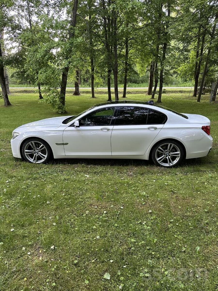 Balts BMW 740 2012 Aizkraukle, ar dzinēja tilpumu 3.00 L un nobraukumu 319 tūkst. km par 14900 €, foto 7 vietnē AUTOMOTO.COM.LV