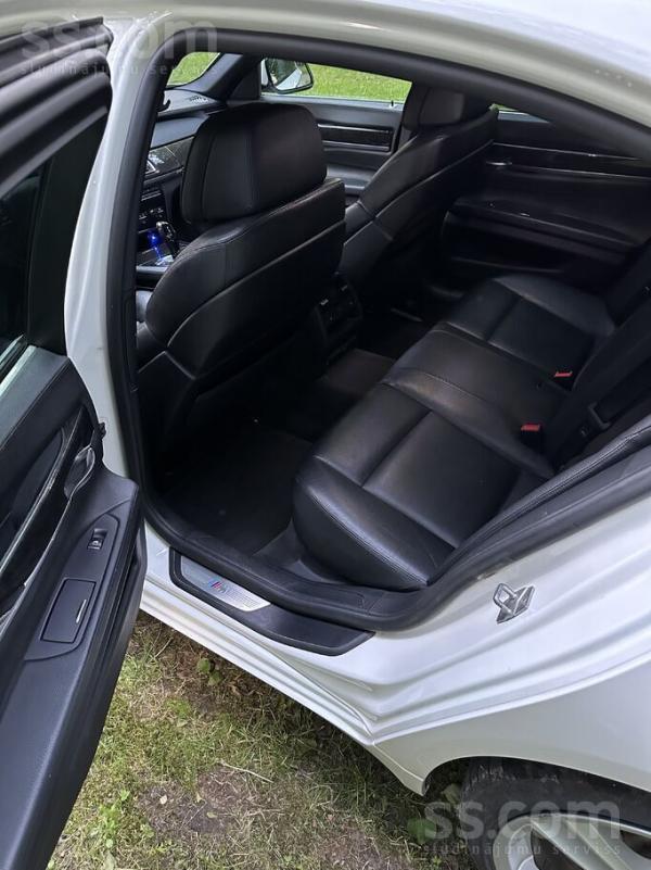 Balts BMW 740 2012 Aizkraukle, ar dzinēja tilpumu 3.00 L un nobraukumu 319 tūkst. km par 14900 €, foto 8 vietnē AUTOMOTO.COM.LV