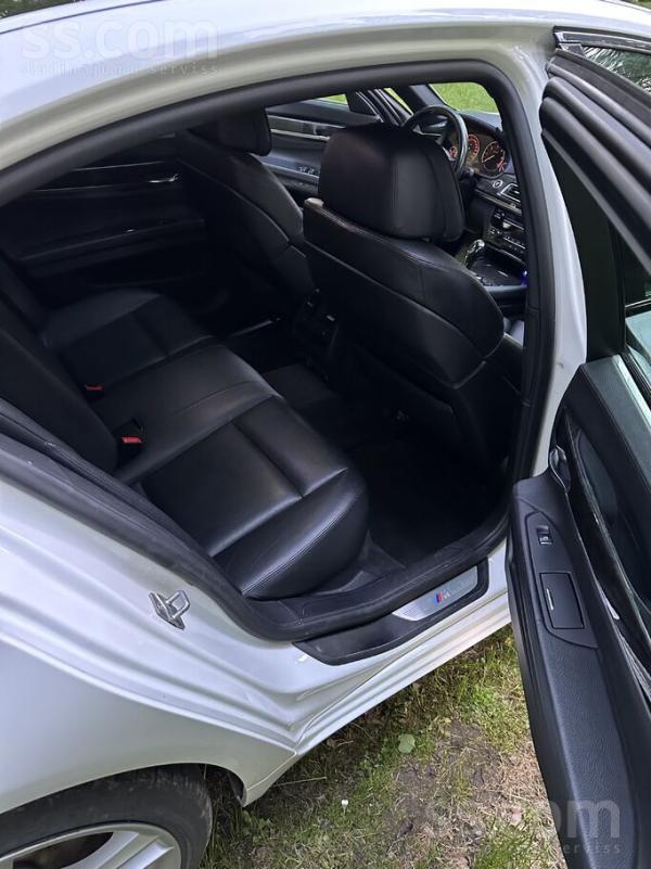 Balts BMW 740 2012 Aizkraukle, ar dzinēja tilpumu 3.00 L un nobraukumu 319 tūkst. km par 14900 €, foto 9 vietnē AUTOMOTO.COM.LV