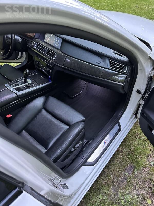 Balts BMW 740 2012 Aizkraukle, ar dzinēja tilpumu 3.00 L un nobraukumu 319 tūkst. km par 14900 €, foto 10 vietnē AUTOMOTO.COM.LV