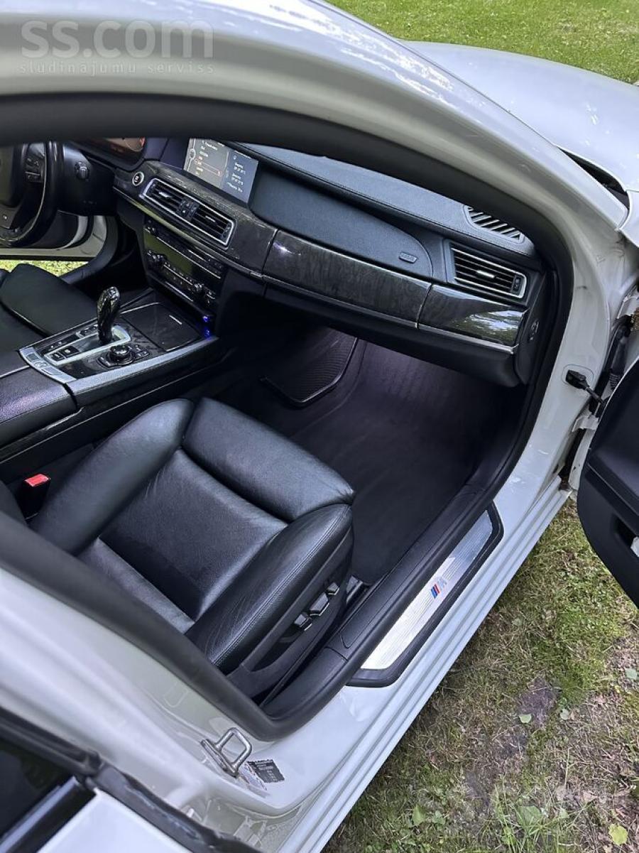 Balts BMW 740 2012 Aizkraukle, ar dzinēja tilpumu 3.00 L un nobraukumu 319 tūkst. km par 14900 €, foto 11 vietnē AUTOMOTO.COM.LV