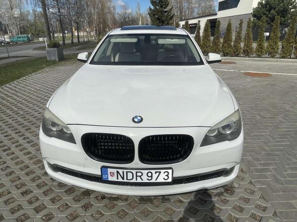 White BMW 740 2012 in Kaunas, with an engine capacity of 0.00 L and mileage of 257 thousand km for 85000 €, photo 3 on AUTOMOTO.COM.LV