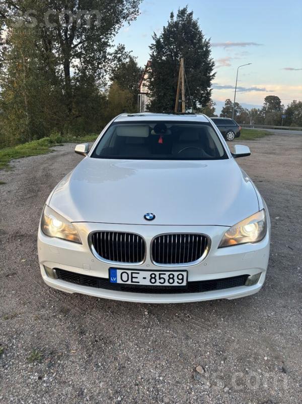 Balts BMW 740 2012 Daugavpils, ar dzinēja tilpumu 3.00 L un nobraukumu 231 tūkst. km par 16000 €, foto 3 vietnē AUTOMOTO.COM.LV