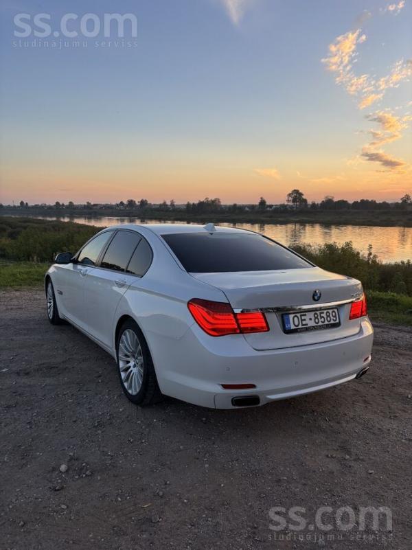 Balts BMW 740 2012 Daugavpils, ar dzinēja tilpumu 3.00 L un nobraukumu 231 tūkst. km par 16000 €, foto 5 vietnē AUTOMOTO.COM.LV