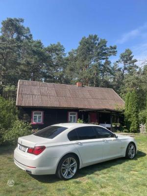 White BMW 740 2013 in Vilnius, with an engine capacity of 2.98 L and mileage of 203 thousand km for 12000 €, photo 9 on AUTOMOTO.COM.LV