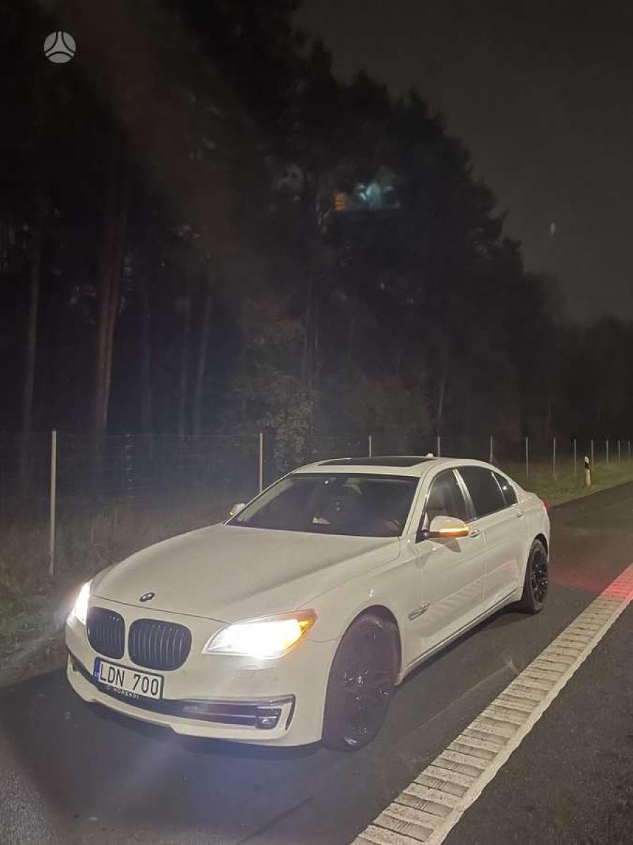 White BMW 740 2013 in Vilnius, with an engine capacity of 2.98 L and mileage of 203 thousand km for 12000 €, photo 13 on AUTOMOTO.COM.LV