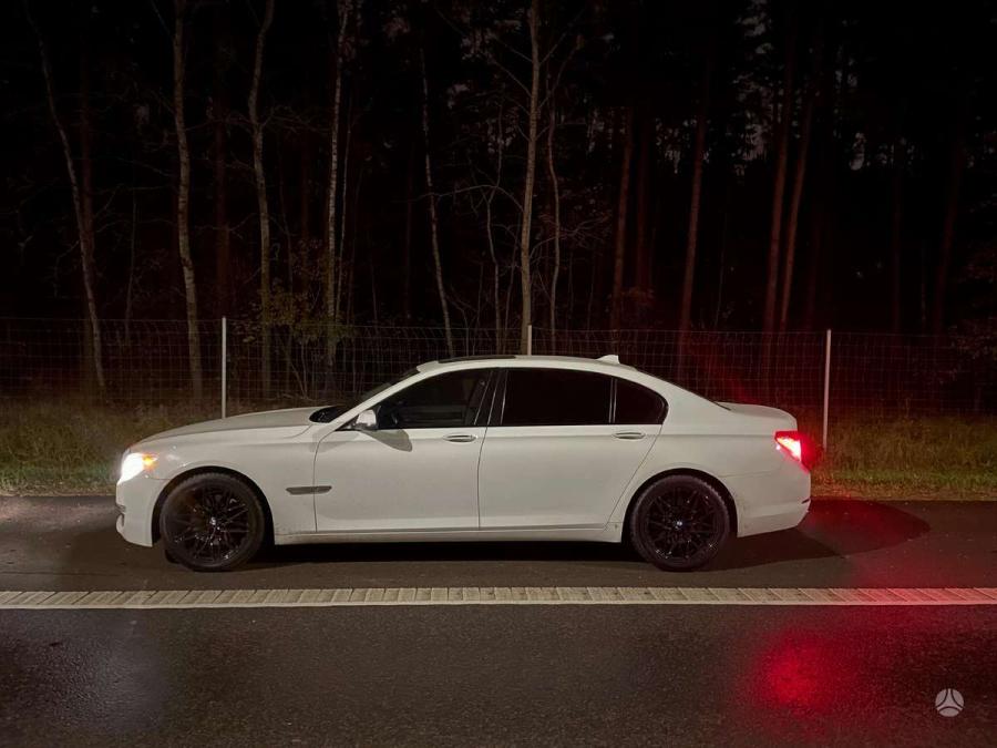 White BMW 740 2013 in Vilnius, with an engine capacity of 2.98 L and mileage of 203 thousand km for 12000 €, photo 14 on AUTOMOTO.COM.LV