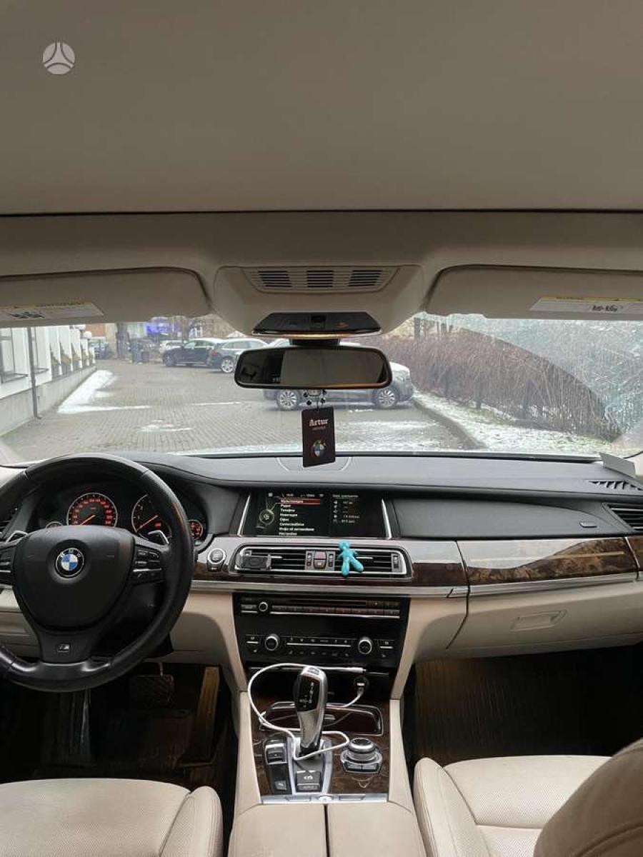 White BMW 740 2013 in Vilnius, with an engine capacity of 2.98 L and mileage of 203 thousand km for 12000 €, photo 18 on AUTOMOTO.COM.LV