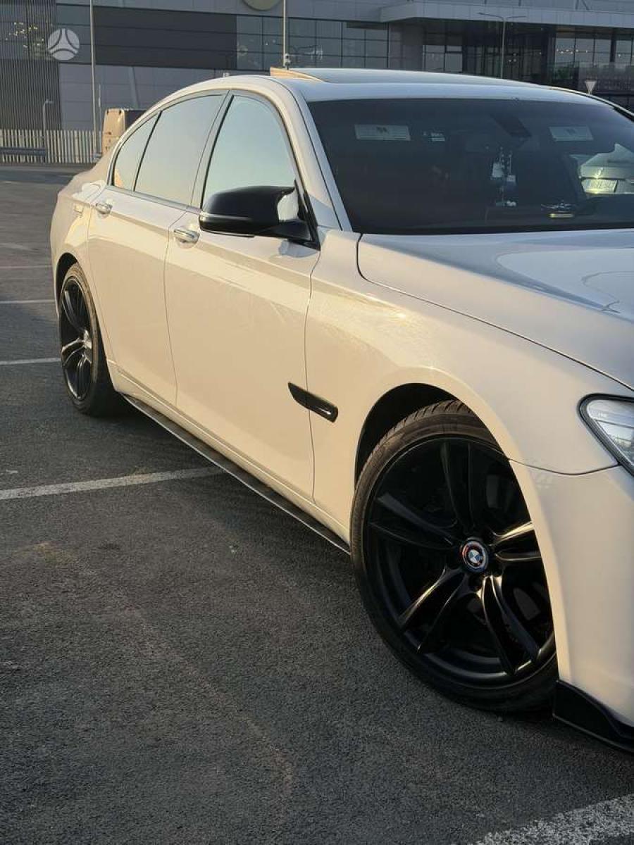 Balts BMW 740 2013 Viļņa, ar dzinēja tilpumu 2.98 L un nobraukumu 196 tūkst. km par 11200 €, foto 1 vietnē AUTOMOTO.COM.LV