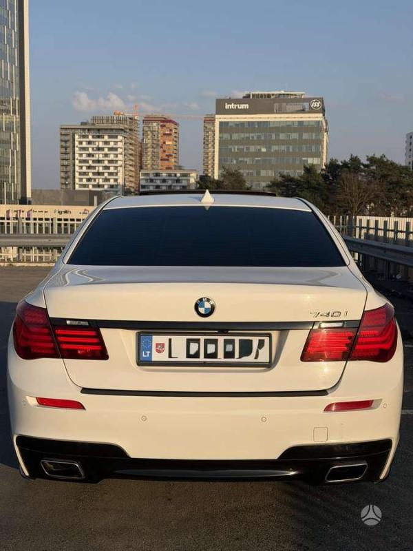 White BMW 740 2013 in Vilnius, with an engine capacity of 2.98 L and mileage of 196 thousand km for 11200 €, photo 5 on AUTOMOTO.COM.LV