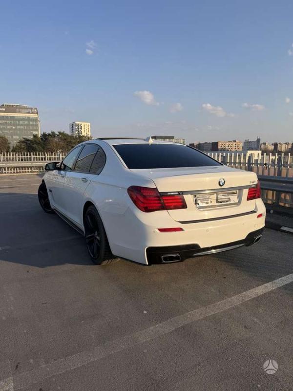 White BMW 740 2013 in Vilnius, with an engine capacity of 2.98 L and mileage of 196 thousand km for 11200 €, photo 7 on AUTOMOTO.COM.LV