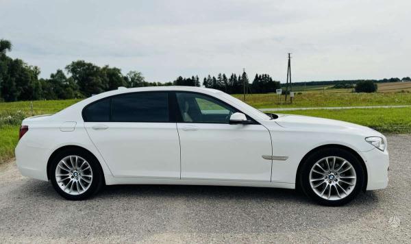 White BMW 740 2013 in Kretinga, with an engine capacity of 2.98 L and mileage of 225 thousand km for 13900 €, photo 5 on AUTOMOTO.COM.LV