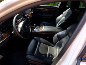 Balts BMW 740 2014 Šauļi, ar dzinēja tilpumu 2.98 L un nobraukumu 227 tūkst. km par 13500 €, foto 18 vietnē AUTOMOTO.COM.LV