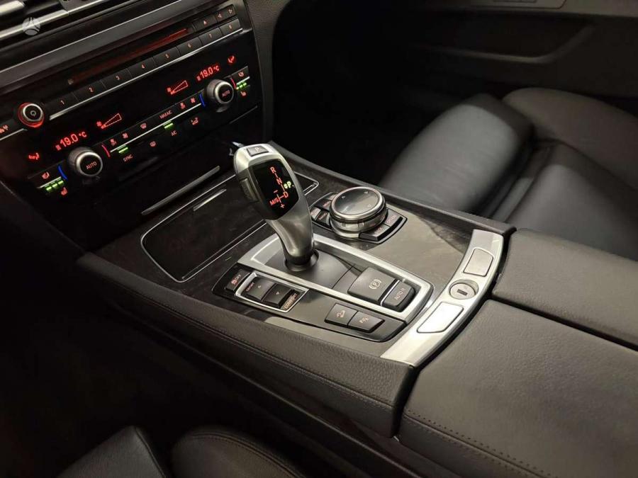 Balts BMW 740 2014 Marijampole, ar dzinēja tilpumu 2.99 L un nobraukumu 243 tūkst. km par 14850 €, foto 17 vietnē AUTOMOTO.COM.LV