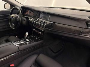 Balts BMW 740 2014 Marijampole, ar dzinēja tilpumu 2.99 L un nobraukumu 243 tūkst. km par 14850 €, foto 18 vietnē AUTOMOTO.COM.LV