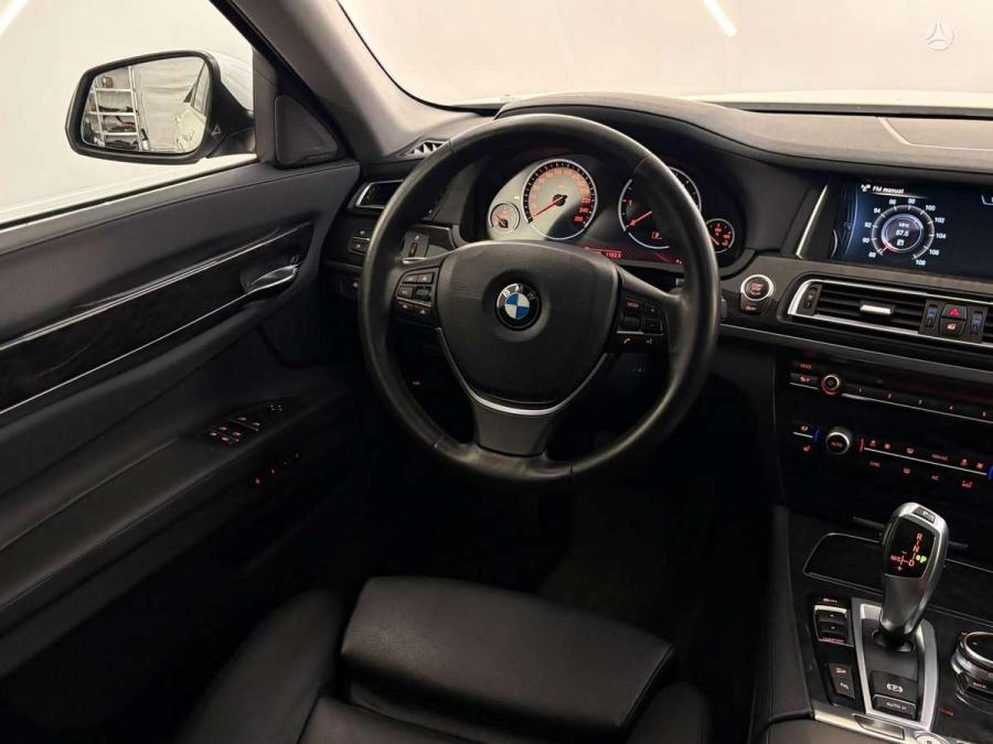 Balts BMW 740 2014 Marijampole, ar dzinēja tilpumu 2.99 L un nobraukumu 243 tūkst. km par 14850 €, foto 19 vietnē AUTOMOTO.COM.LV
