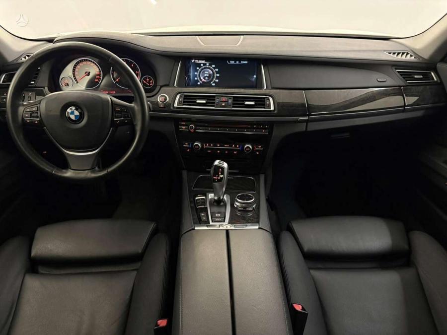 Balts BMW 740 2014 Marijampole, ar dzinēja tilpumu 2.99 L un nobraukumu 243 tūkst. km par 14850 €, foto 21 vietnē AUTOMOTO.COM.LV