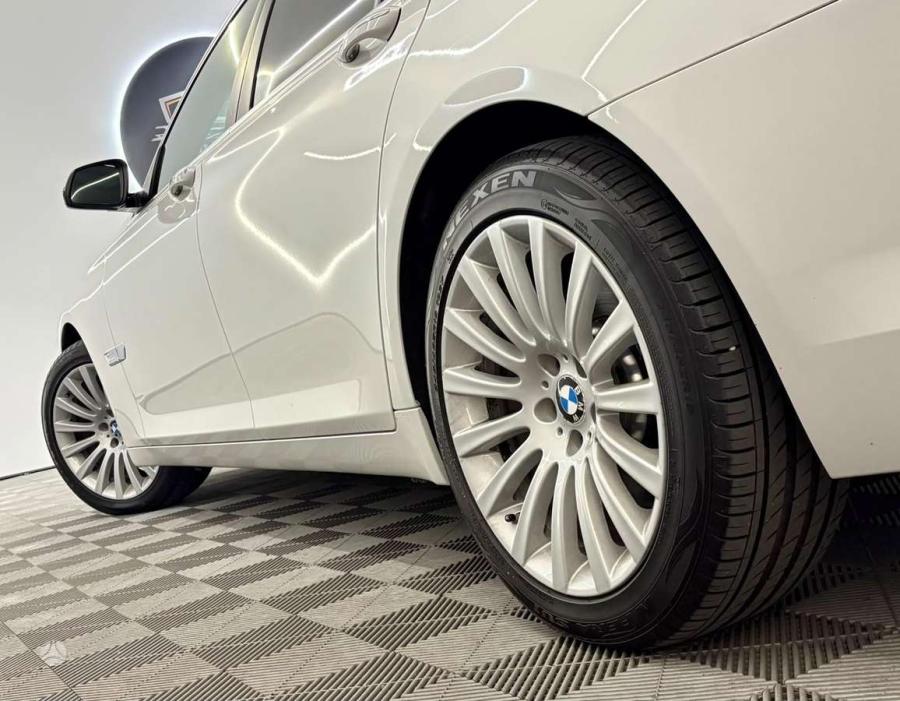 Balts BMW 740 2014 Marijampole, ar dzinēja tilpumu 2.99 L un nobraukumu 243 tūkst. km par 14850 €, foto 25 vietnē AUTOMOTO.COM.LV