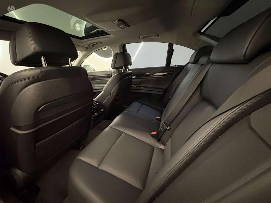 Balts BMW 740 2014 Marijampole, ar dzinēja tilpumu 2.99 L un nobraukumu 243 tūkst. km par 14850 €, foto 27 vietnē AUTOMOTO.COM.LV