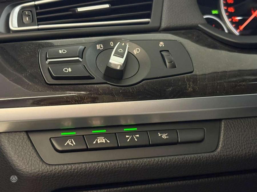 Balts BMW 740 2014 Marijampole, ar dzinēja tilpumu 2.99 L un nobraukumu 243 tūkst. km par 14850 €, foto 32 vietnē AUTOMOTO.COM.LV