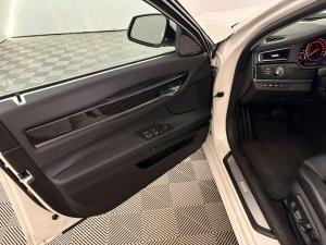 Balts BMW 740 2014 Marijampole, ar dzinēja tilpumu 2.99 L un nobraukumu 243 tūkst. km par 14850 €, foto 37 vietnē AUTOMOTO.COM.LV