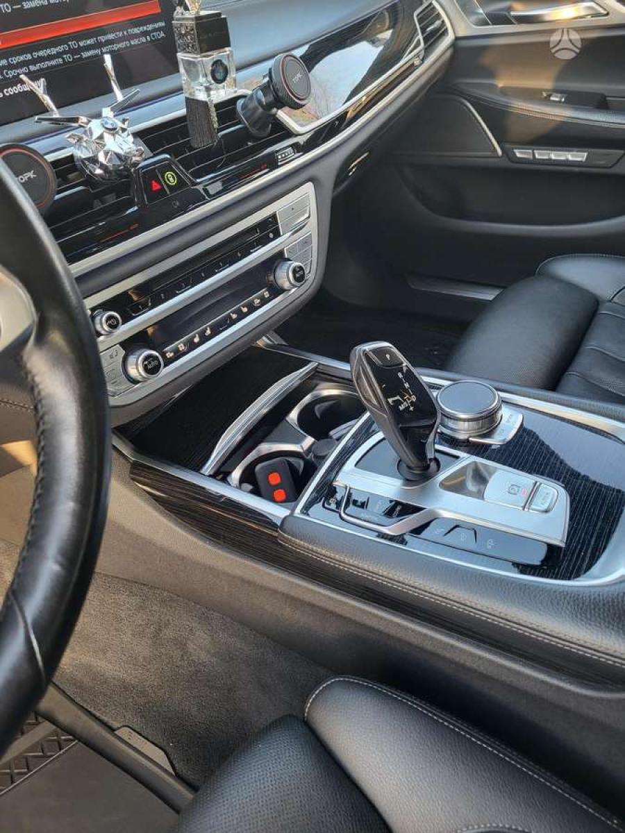 Balts BMW 740 2016 Telšiai, ar dzinēja tilpumu 3.00 L un nobraukumu 165 tūkst. km par 37500 €, foto 20 vietnē AUTOMOTO.COM.LV