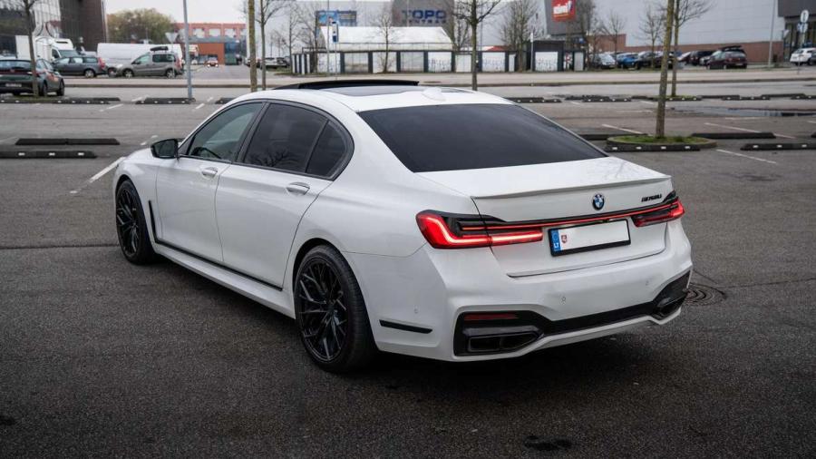 White BMW 740 2016 in Klaipeda, with an engine capacity of 3.00 L and mileage of 159 thousand km for 30000 €, photo 8 on AUTOMOTO.COM.LV