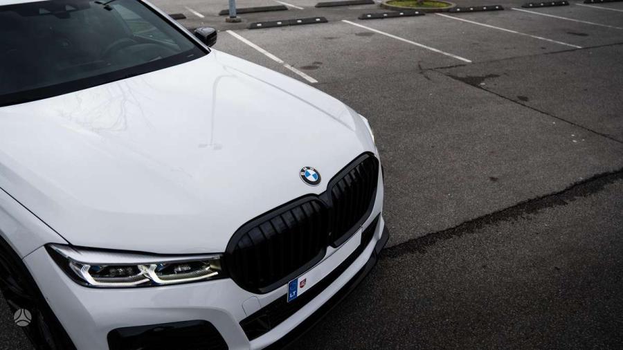 White BMW 740 2016 in Klaipeda, with an engine capacity of 3.00 L and mileage of 159 thousand km for 30000 €, photo 9 on AUTOMOTO.COM.LV