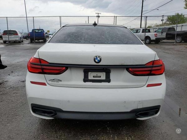 White BMW 740 2017 in Vilnius, with an engine capacity of 3.00 L and mileage of 170 thousand km for 25000 €, photo 3 on AUTOMOTO.COM.LV