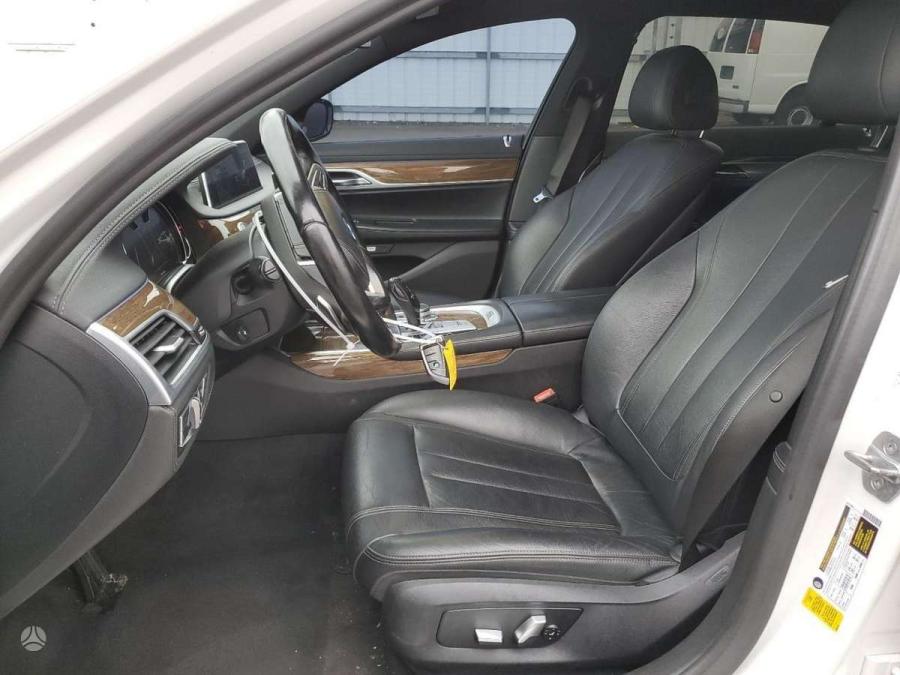 Balts BMW 740 2017 Viļņa, ar dzinēja tilpumu 3.00 L un nobraukumu 170 tūkst. km par 25000 €, foto 5 vietnē AUTOMOTO.COM.LV