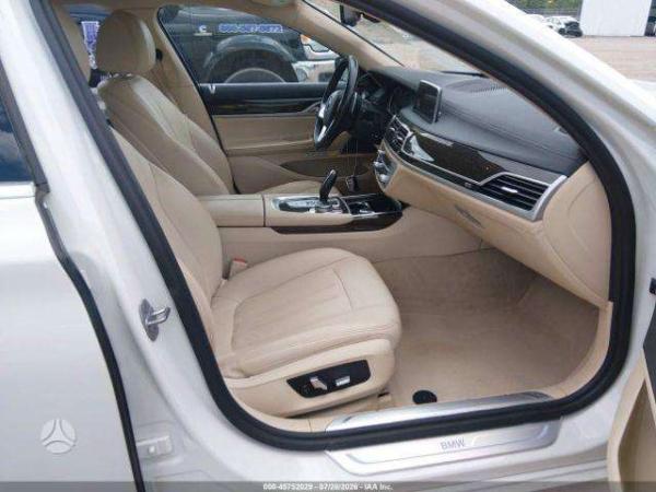 White BMW 740 2017 in Klaipeda, with an engine capacity of 0.00 L and mileage of 182 thousand km for 5700 €, photo 5 on AUTOMOTO.COM.LV