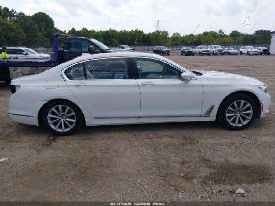White BMW 740 2017 in Klaipeda, with an engine capacity of 0.00 L and mileage of 182 thousand km for 5700 €, photo 15 on AUTOMOTO.COM.LV