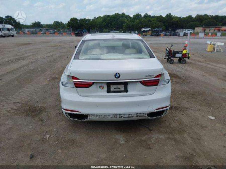 White BMW 740 2017 in Klaipeda, with an engine capacity of 0.00 L and mileage of 182 thousand km for 5700 €, photo 18 on AUTOMOTO.COM.LV