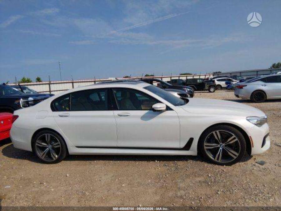 White BMW 740 2017 in Klaipeda, with an engine capacity of 3.00 L and mileage of 155 thousand km for 10600 €, photo 4 on AUTOMOTO.COM.LV