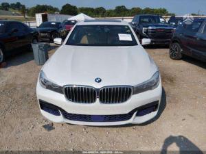 White BMW 740 2017 in Klaipeda, with an engine capacity of 3.00 L and mileage of 155 thousand km for 10600 €, photo 5 on AUTOMOTO.COM.LV