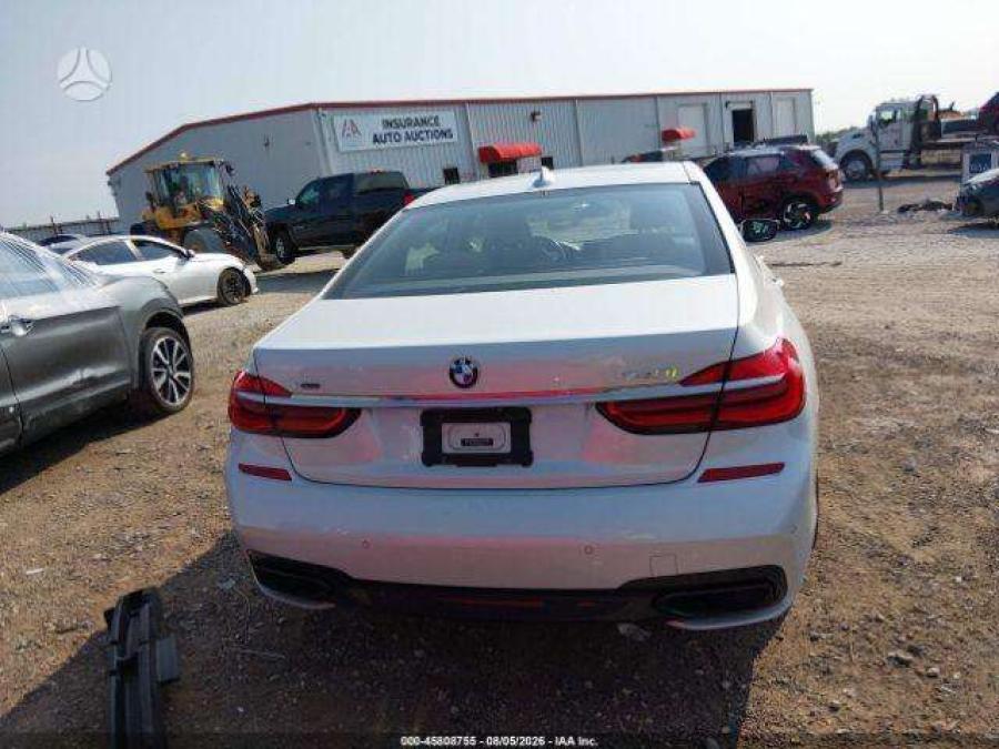 White BMW 740 2017 in Klaipeda, with an engine capacity of 3.00 L and mileage of 155 thousand km for 10600 €, photo 6 on AUTOMOTO.COM.LV