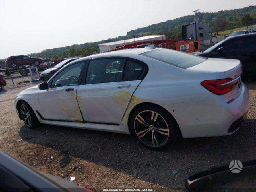 White BMW 740 2017 in Klaipeda, with an engine capacity of 3.00 L and mileage of 155 thousand km for 10600 €, photo 7 on AUTOMOTO.COM.LV