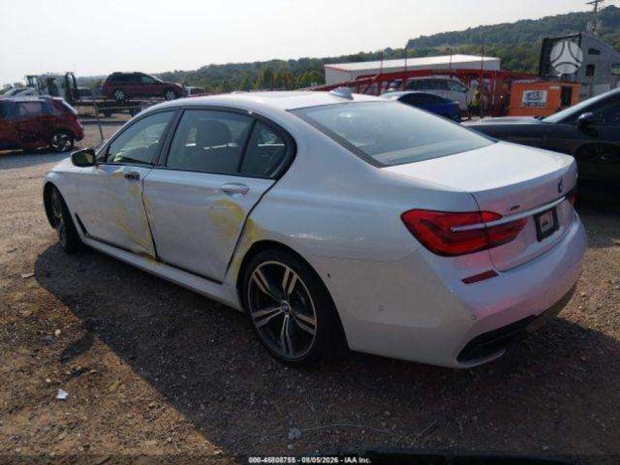 White BMW 740 2017 in Klaipeda, with an engine capacity of 3.00 L and mileage of 155 thousand km for 10600 €, photo 9 on AUTOMOTO.COM.LV