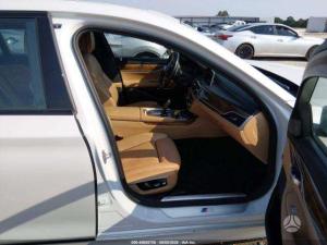 White BMW 740 2017 in Klaipeda, with an engine capacity of 3.00 L and mileage of 155 thousand km for 10600 €, photo 10 on AUTOMOTO.COM.LV
