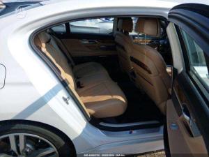 White BMW 740 2017 in Klaipeda, with an engine capacity of 3.00 L and mileage of 155 thousand km for 10600 €, photo 14 on AUTOMOTO.COM.LV