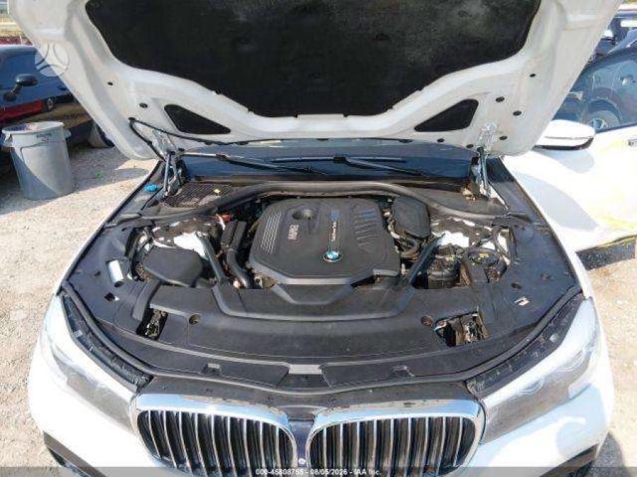 White BMW 740 2017 in Klaipeda, with an engine capacity of 3.00 L and mileage of 155 thousand km for 10600 €, photo 16 on AUTOMOTO.COM.LV