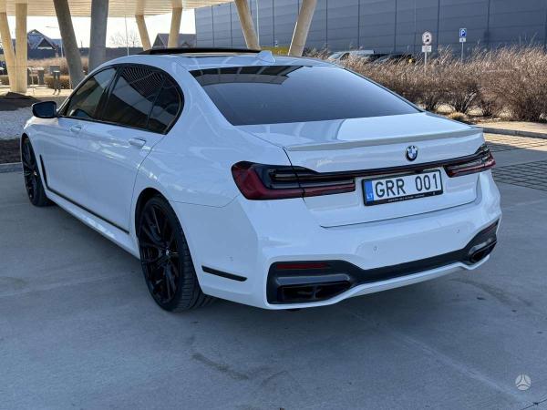 White BMW 740 2020 in Vilnius, with an engine capacity of 3.00 L and mileage of 96 thousand km for 40000 €, photo 6 on AUTOMOTO.COM.LV