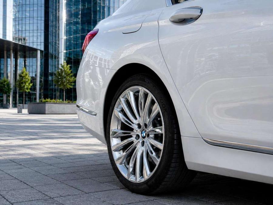 Balts BMW 740 2020 Kauņa, ar dzinēja tilpumu 3.00 L un nobraukumu 85 tūkst. km par 32500 €, foto 6 vietnē AUTOMOTO.COM.LV