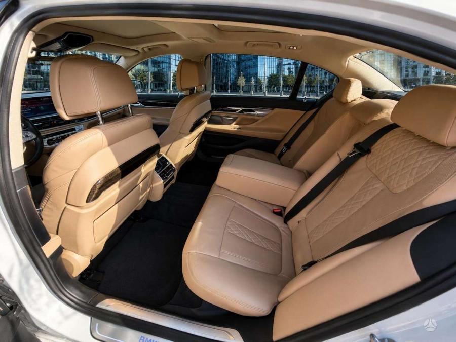 Balts BMW 740 2020 Kauņa, ar dzinēja tilpumu 3.00 L un nobraukumu 85 tūkst. km par 32500 €, foto 10 vietnē AUTOMOTO.COM.LV
