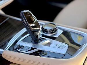 Balts BMW 740 2020 Kauņa, ar dzinēja tilpumu 3.00 L un nobraukumu 85 tūkst. km par 32500 €, foto 13 vietnē AUTOMOTO.COM.LV