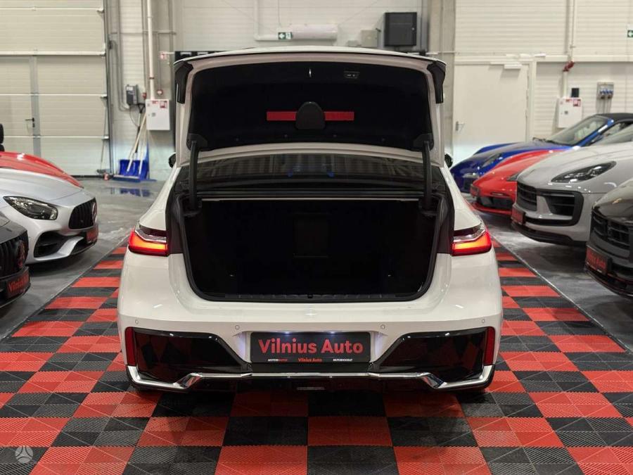 White BMW 740 2023 in Vilnius, with an engine capacity of 2.99 L and mileage of 63 thousand km for 87990 €, photo 40 on AUTOMOTO.COM.LV