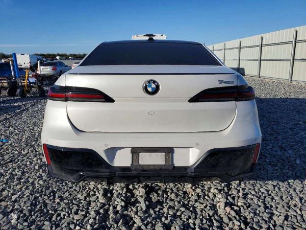 White BMW 740 2023 in Vilnius, with an engine capacity of 3.00 L and mileage of 118 thousand km for 45500 €, photo 6 on AUTOMOTO.COM.LV