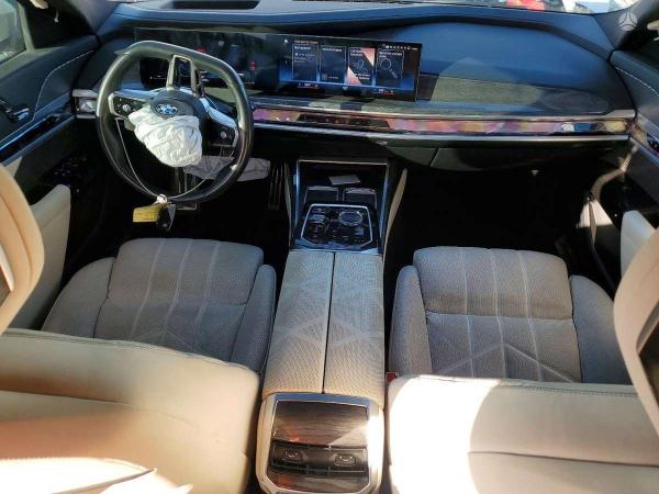 White BMW 740 2023 in Vilnius, with an engine capacity of 3.00 L and mileage of 118 thousand km for 45500 €, photo 8 on AUTOMOTO.COM.LV