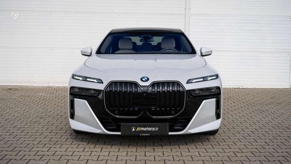White BMW 740 2024 in Vilnius, with an engine capacity of 2.99 L and mileage of 33 thousand km for 79900 €, photo 4 on AUTOMOTO.COM.LV