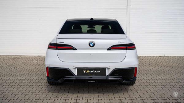 White BMW 740 2024 in Vilnius, with an engine capacity of 2.99 L and mileage of 33 thousand km for 79900 €, photo 5 on AUTOMOTO.COM.LV
